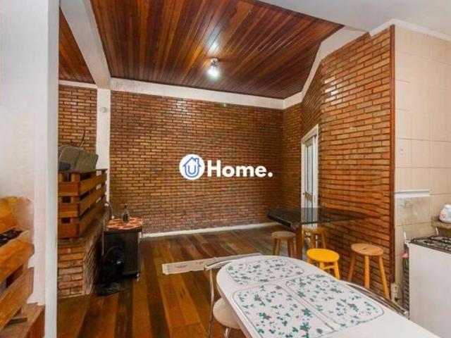 Casa 3 dormitorio com 230m2 pátio com piscina no bairro Itu Sabará