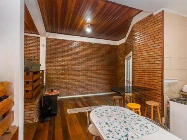 Casa 3 dormitorio com 230m2 pátio com piscina no bairro Itu Sabará