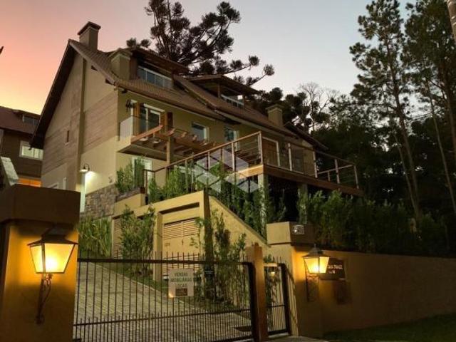 Casa 3 dormitórios, 127,00m³, no Parque das Hortênsias, bairro ao lado do Laje de Pedra em Canela