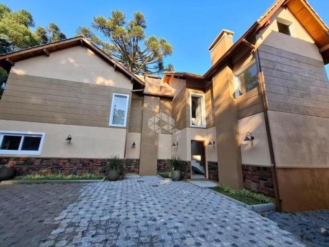 Casa 3 dormitórios, 135,50m³, no Parque das Hortênsias, bairro ao lado do Laje de Pedra em Canela