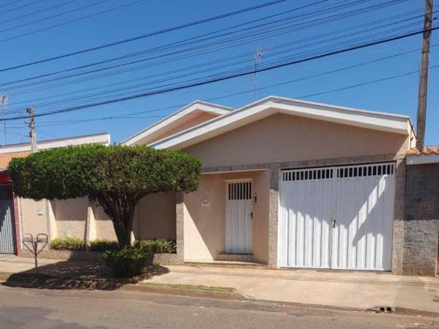 Casa _ 3 Dormitórios _ 144 m² de construção _ Porto Ferreira/SP