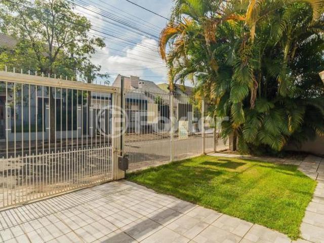 Casa, 3 dormitórios, 145 m², em Parque da Matriz