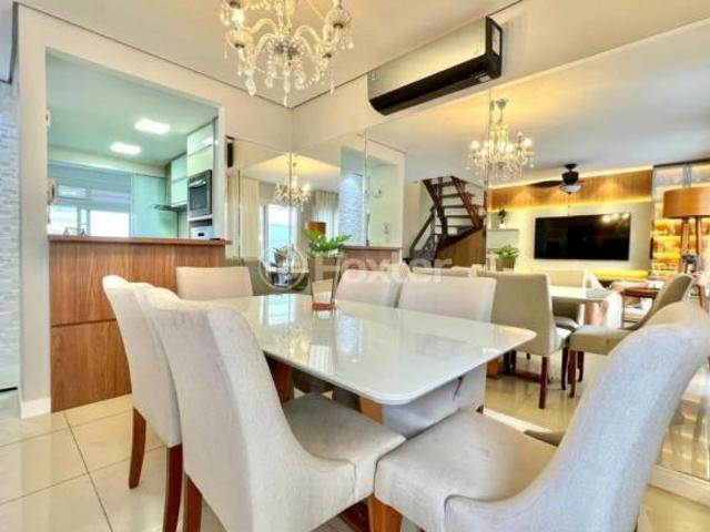 Casa, 3 dormitórios, 158 m², em Centro