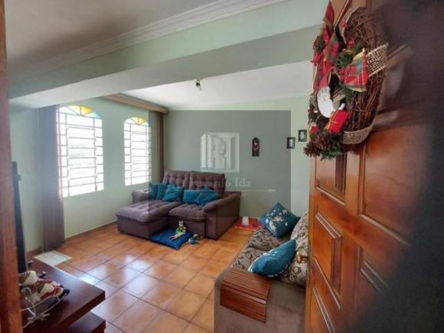 Casa 3 dormitórios 151m²