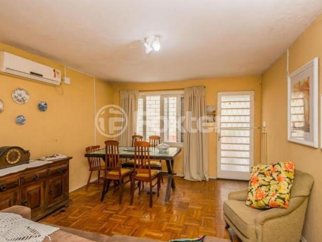 Casa, 3 dormitórios, 165 m², em Menino Deus