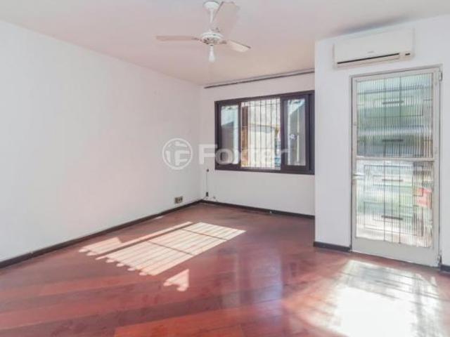 Casa, 3 dormitórios, 169 m², em Teresópolis
