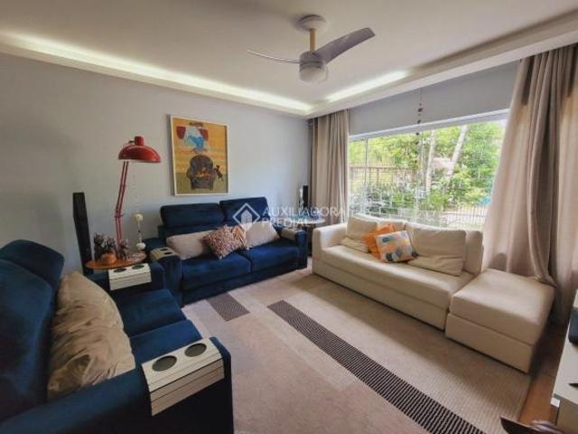 Casa 3 dormitórios 177m2 privativos 3 vagas de garagem no bairro Jardim Lindóia