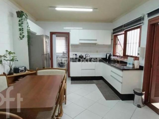 Casa, 3 dormitórios, 172 m², em São José