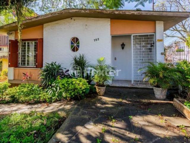 Casa, 3 dormitórios, 172 m², em Teresópolis