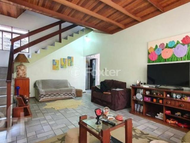 Casa, 3 dormitórios, 185.86 m², em Petrópolis