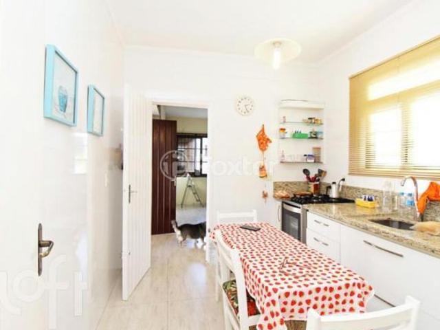 Casa, 3 dormitórios, 180 m², em Morro Santana