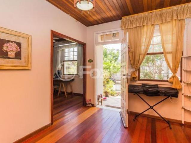 Casa, 3 dormitórios, 180 m², em Passo da Areia
