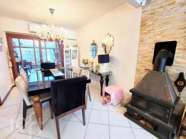 Casa, 3 dormitórios, 190 m², em Hípica