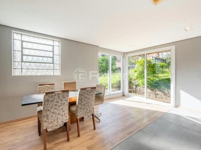Casa, 3 dormitórios, 190 m², em Petrópolis