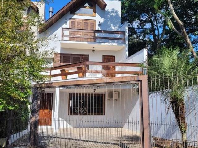 Casa 3 dormitórios 191m² no bairro Guaruja Porto Alegre RS