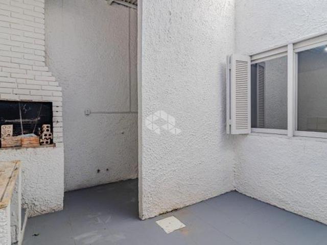 Casa 3 dormitórios, 1 vaga de garagem, churrasqueira, no Bairro Farrapos, em Porto Alegre