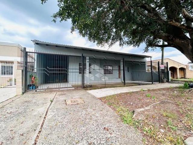 Casa 3 dormitórios, 1 com suíte, pátio nos fundos com churrasqueira Harmonia Canoas