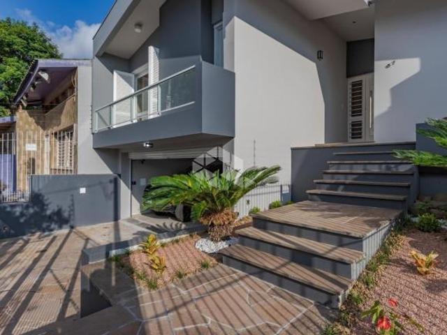 Casa 3 dormitórios, 1 suíte, 4 vagas, 223 m², bairro Jardim Lindóia Porto Alegre
