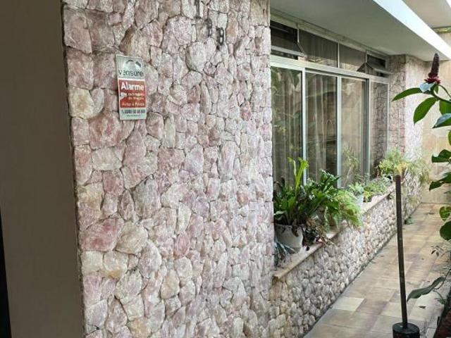 CASA 3 DORMITÓRIOS 1 SUÍTE 100 metros do metrô Jabaquara 500 m2 terreno plano
