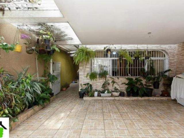 Casa 3 Dormitórios + 1 Suíte + 1 Edícula + 1 Salão + Quintal + 2 Vagas Garagem