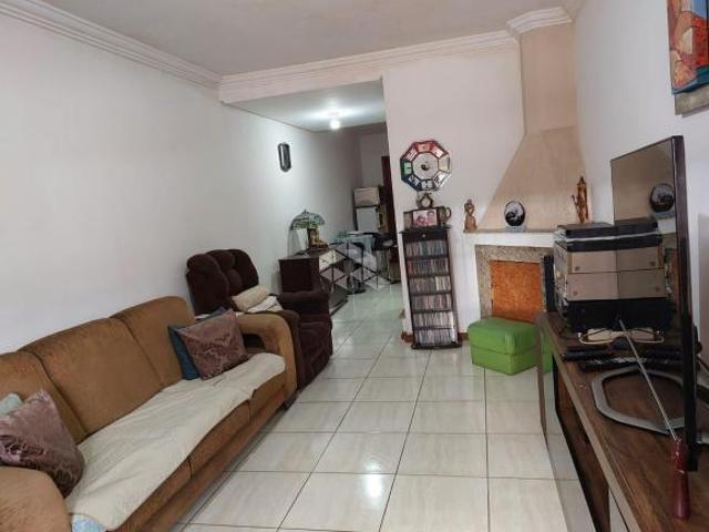 Casa 3 dormitórios, 1 suíte, 1 vaga, no bairro Hipica