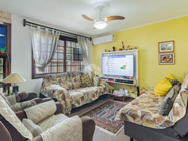 casa 3 dormitórios,1 suite,2 vagas. Bairro tristeza