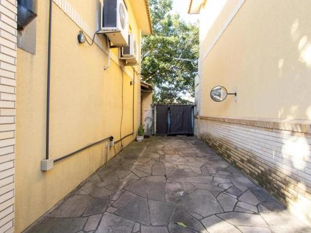 Casa 3 dormitórios, 1 suíte, 2 vagas Bairro Camaquã