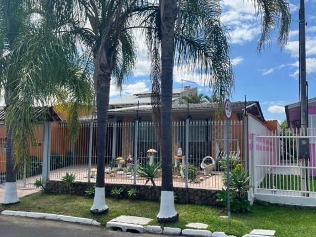 Casa 3 dormitórios, 1 suíte, 2 vagas, Bairro Parque Florido
