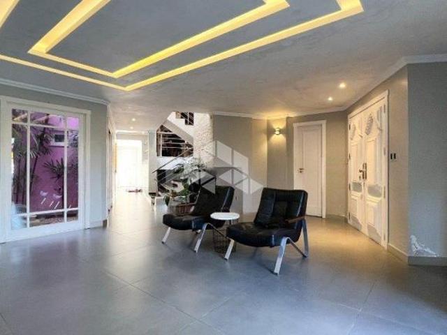 Casa 3 dormitórios, 1 suíte, 2 vagas, Jardim Planalto, Porto Alegre