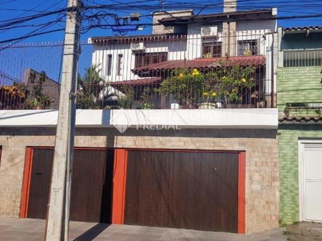 Casa 3 dormitórios 1 suíte, à venda no bairro Jardim Itú Sabará, Porto Alegre.