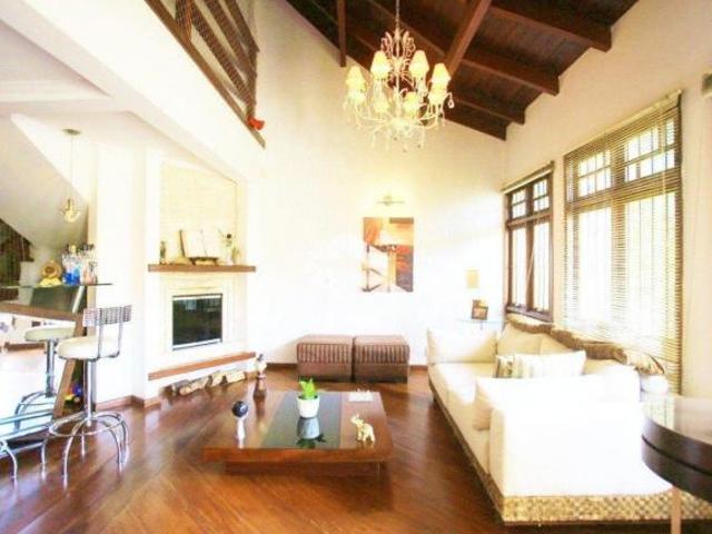 CASA 3 DORMITÓRIOS, 1 SUITE COM VAGA, PISCINA NO JARDIM PLANALTO!