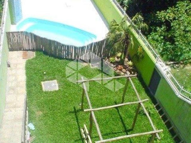 Casa 3 dormitórios, 1 suíte e 4 vagas de garagem no bairro Jardim Itu Sabará em Porto Alegre/RS