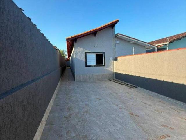 CASA 3 DORMITORIOS 1 SUITE PISCINA LADO PISTA FINANCIAMENTO MONGAGUÁ