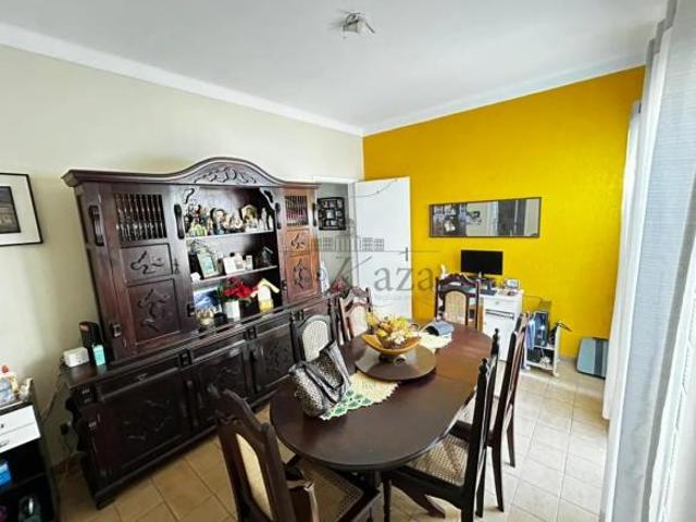 Casa 3 Dormitórios 206m² Centro Jacareí