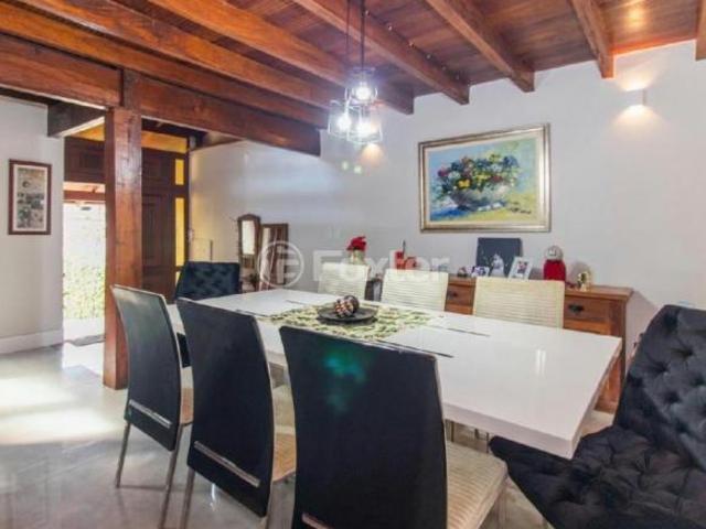 Casa, 3 dormitórios, 208 m², em Santa Tereza
