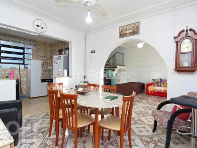 Casa, 3 dormitórios, 215 m², em Partenon