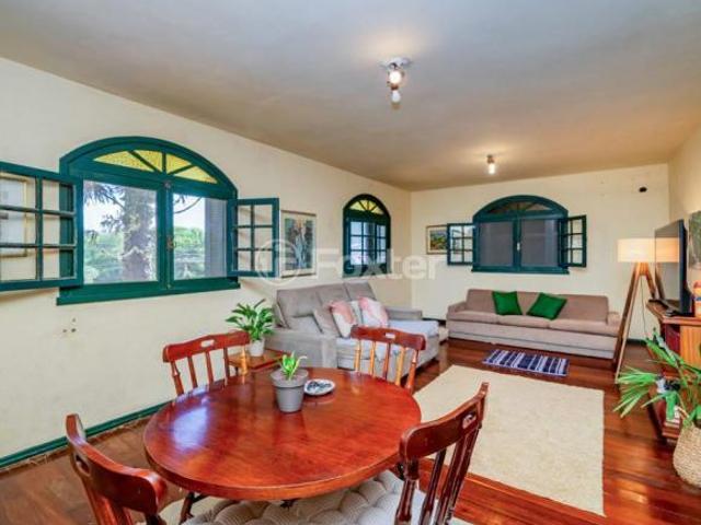 Casa, 3 dormitórios, 216 m², em Tarumã