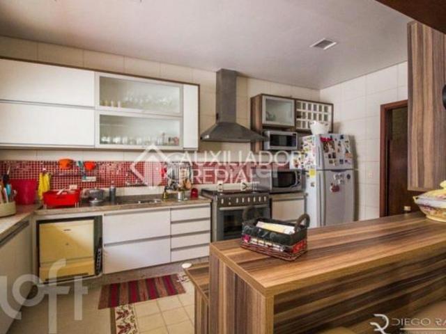 Casa, 3 dormitórios, 216.84 m², em Menino Deus