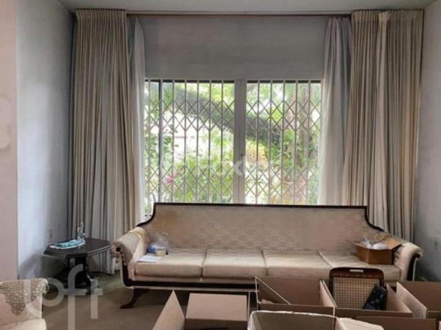 Casa, 3 dormitórios, 218.96 m², em Centro