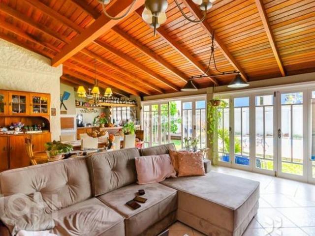 Casa, 3 dormitórios, 219.05 m², em Espírito Santo