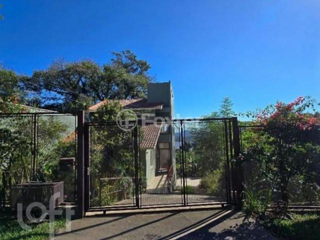 Casa, 3 dormitórios, 210.98 m², em Belém Novo
