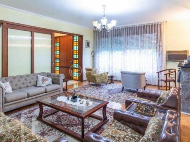 Casa, 3 dormitórios, 213 m², em Jardim Lindóia