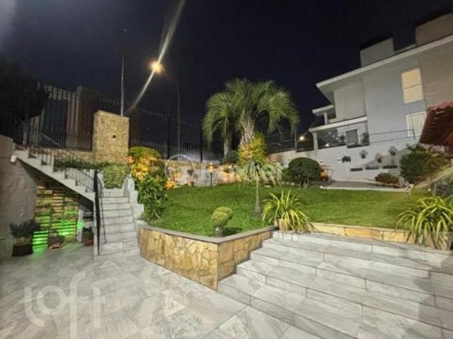 Casa, 3 dormitórios, 229.7 m², em Cinqüentenário