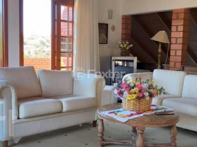 Casa, 3 dormitórios, 220 m², em Santa Tereza