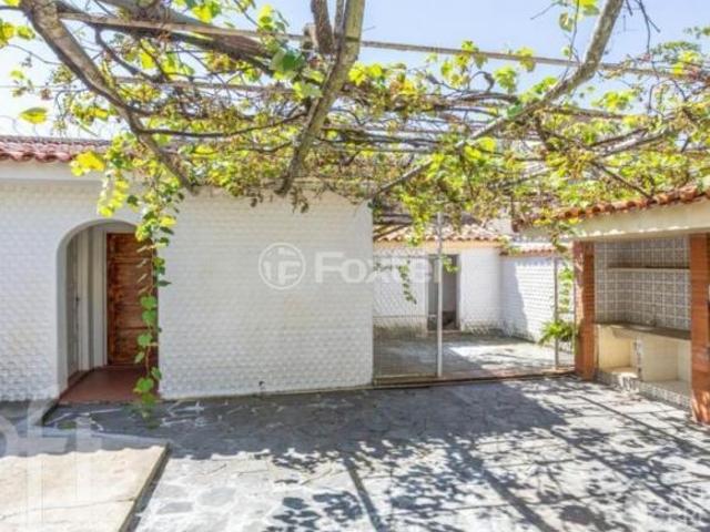 Casa, 3 dormitórios, 220 m², em Petrópolis