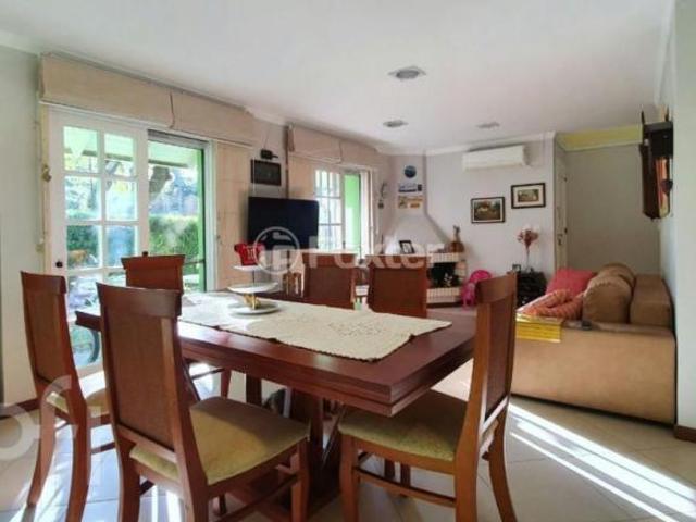 Casa, 3 dormitórios, 220.14 m², em Tristeza