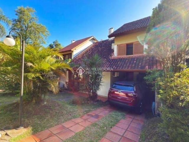 Casa 3 dormitórios 220m2 privativos 2 vagas de garagem no bairro Ipanema