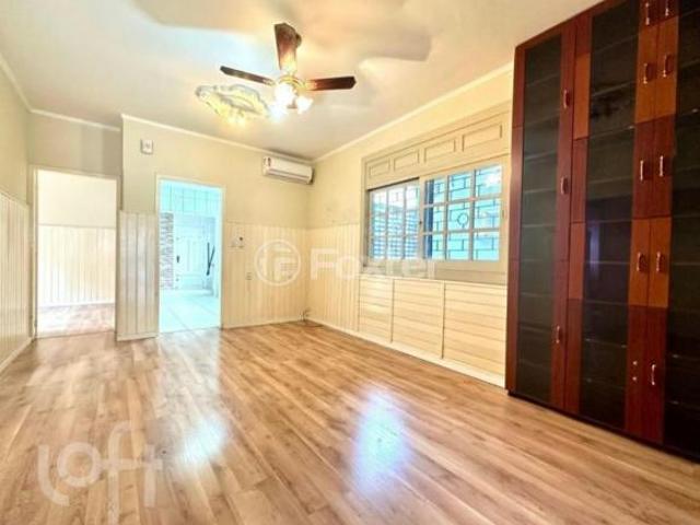 Casa, 3 dormitórios, 222 m², em Centro