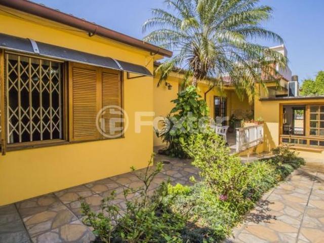 Casa, 3 dormitórios, 234 m², em Petrópolis