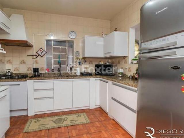 Casa, 3 dormitórios, 235 m², em Partenon